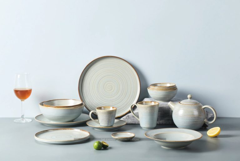 How to Choose the Perfect Plate for Your Dining Table - Everest Hotel ...